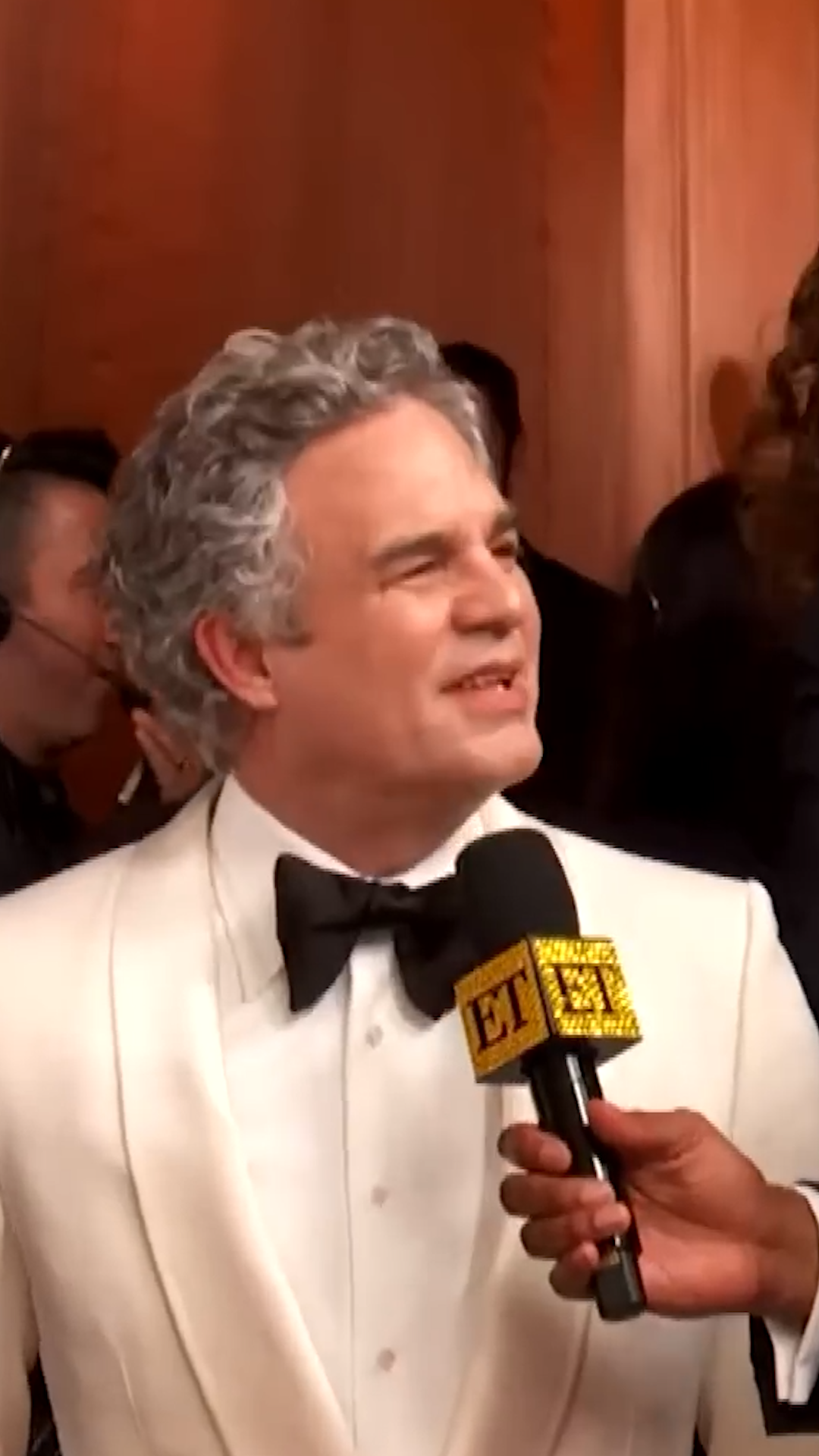 Hulk Star Mark Ruffalo Protest ICE Shooting at Golden Globes Red Carpet