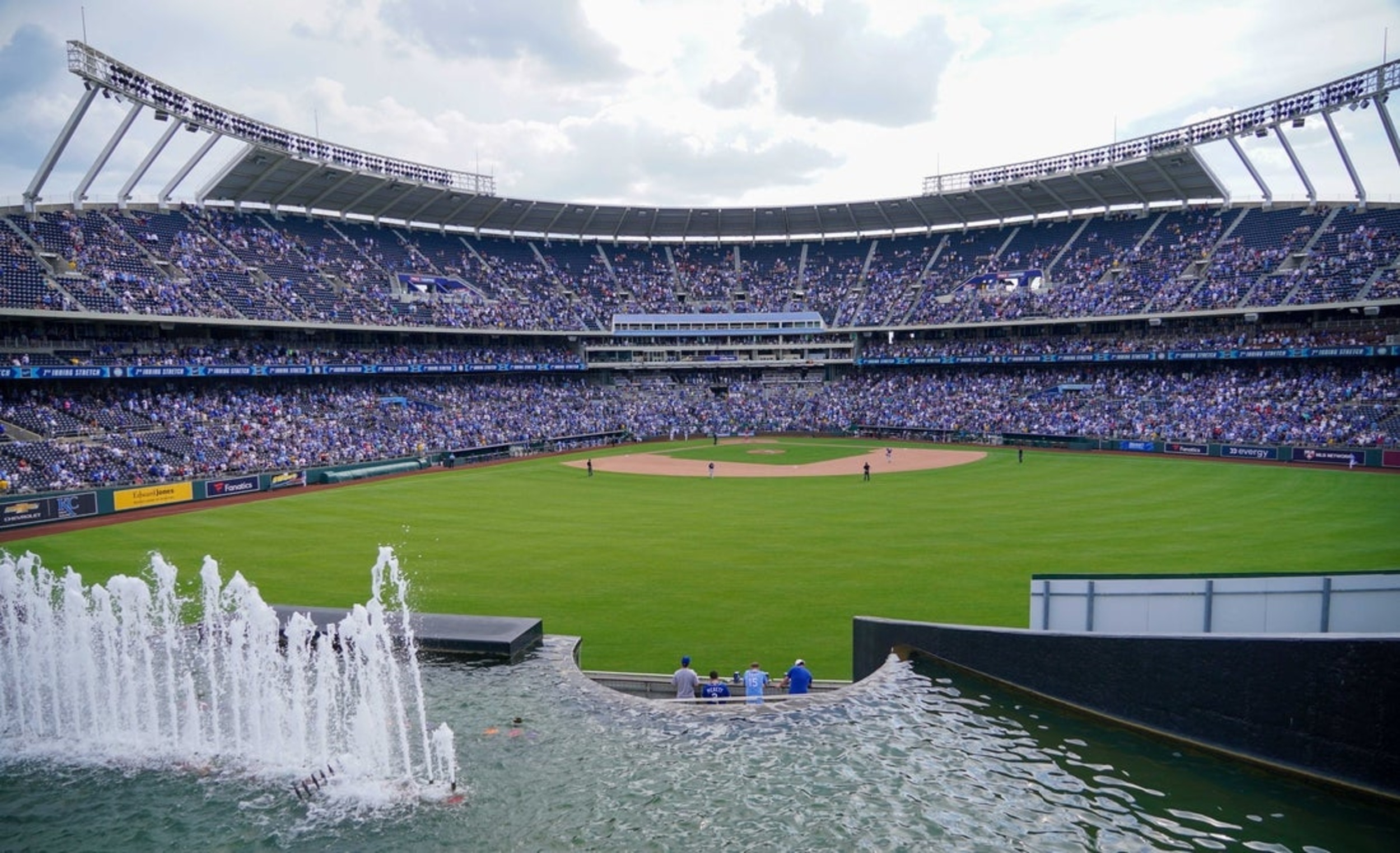 Royals announce new outfield dimensions at Kauffman Stadium