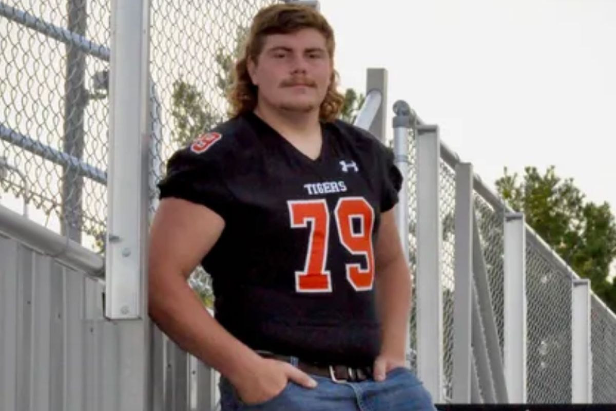 College football player, 20, dies 'unexpectedly' while on vacation with ...
