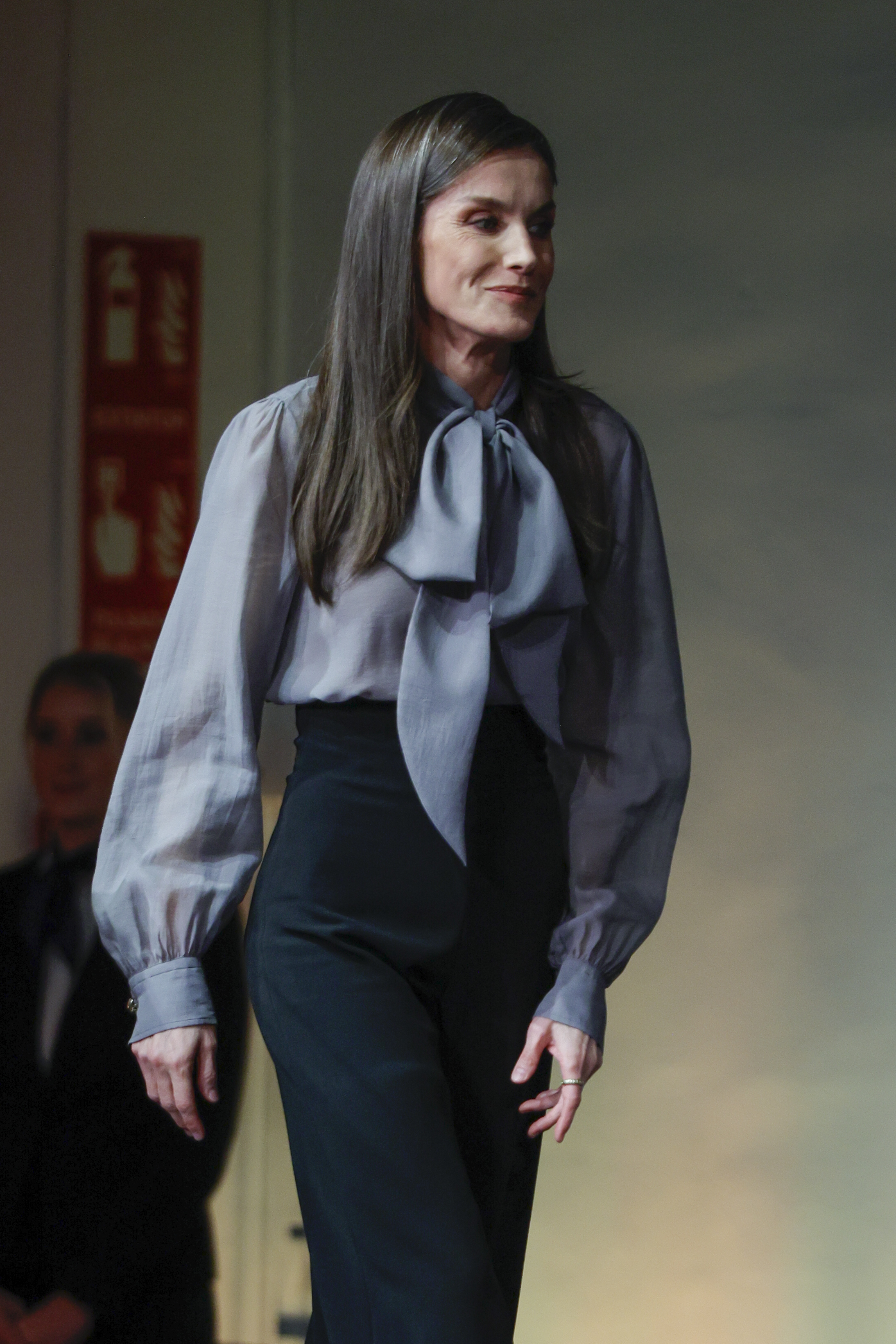 La reina Letizia, estilizadísima con un look a lo Yolanda Díaz ...