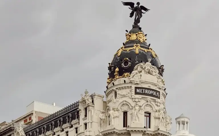 Lázaro Rosa Violán: "El Metrópolis es un símbolo urbano, casi un personaje"