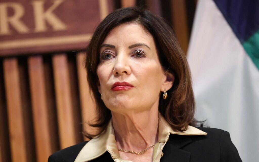 NY governor pushes for buffer zone to protect synagogues from protests