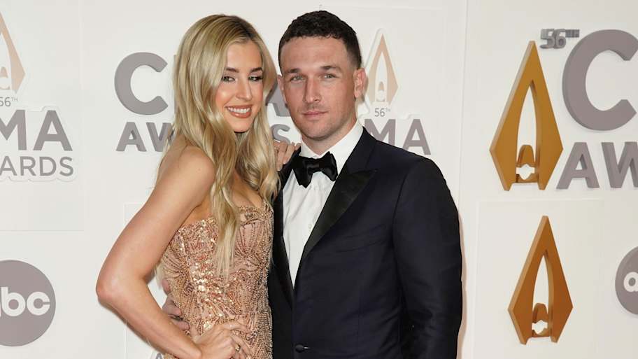 $175M Cubs star Alex Bregman's wife Reagan steals his spotlight in ...