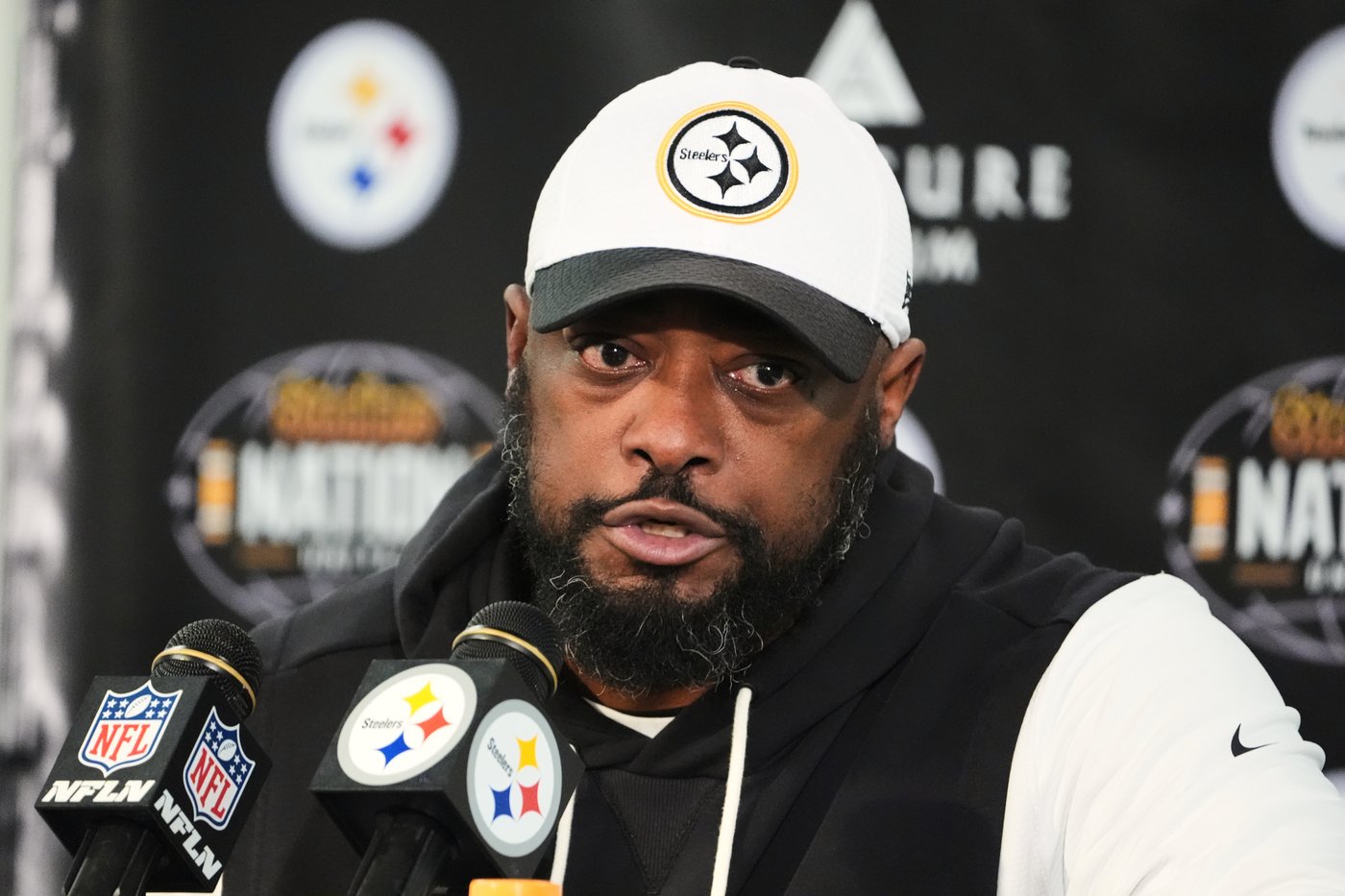 Mike Tomlin démissionne de son poste d'entraîneur-chef des Steelers ...