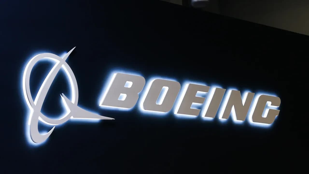 Boeing stock rallies as FY25 deliveries jump 435%, beating growth at ...