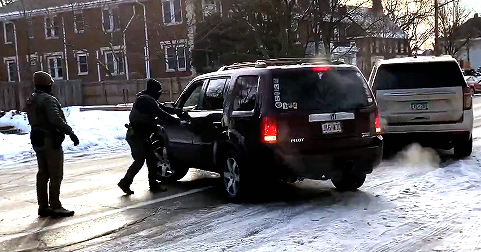 Leaked emails show ‘concern’ in CBS newsroom over ICE agent ‘internal ...