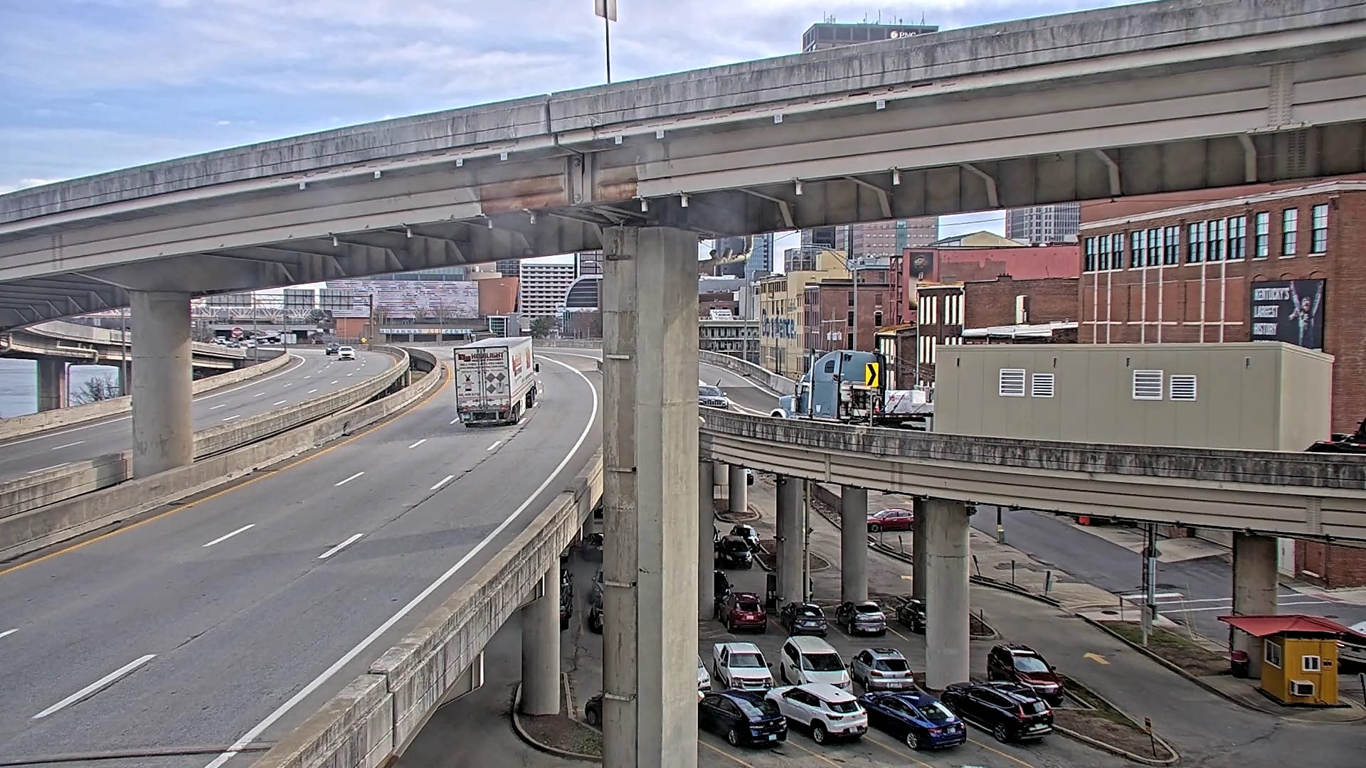 Downtown ramp to EB I-64 reopens after semi gets stuck