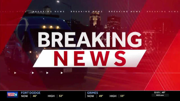 Crash shuts down busy Des Moines road Monday morning