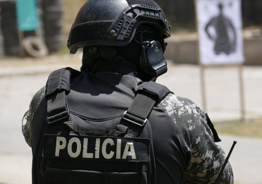 Familia de policía que habría sido víctima de abuso por un parte de un ...