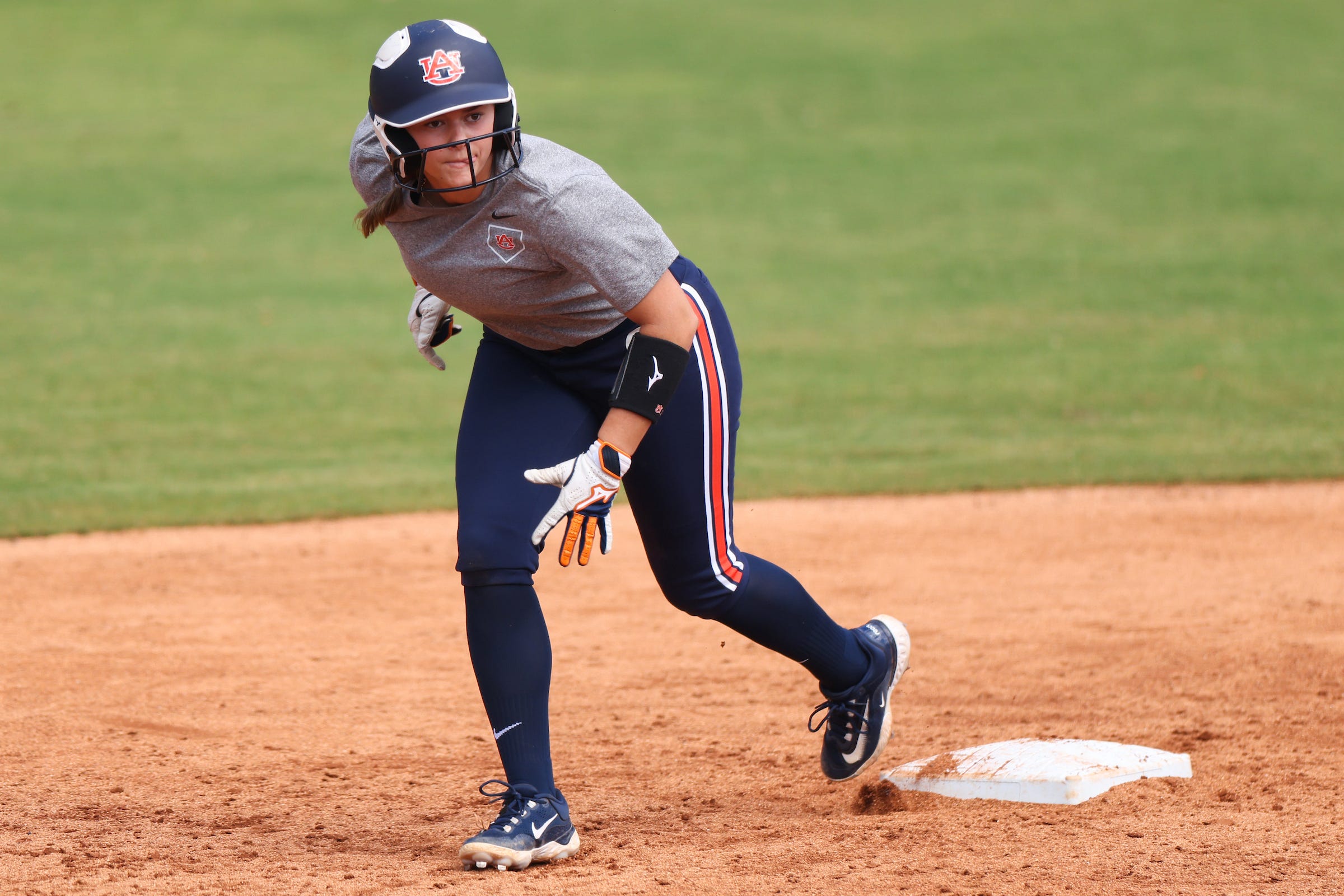 Three Auburn softball freshmen named to Softball America watchlist