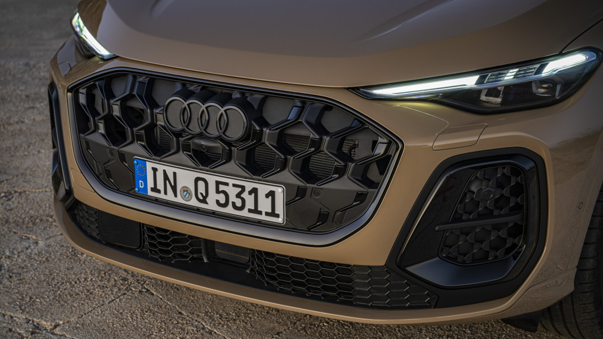 Audi's Q5 January lease offer is right in the middle of two BMW X3 trims