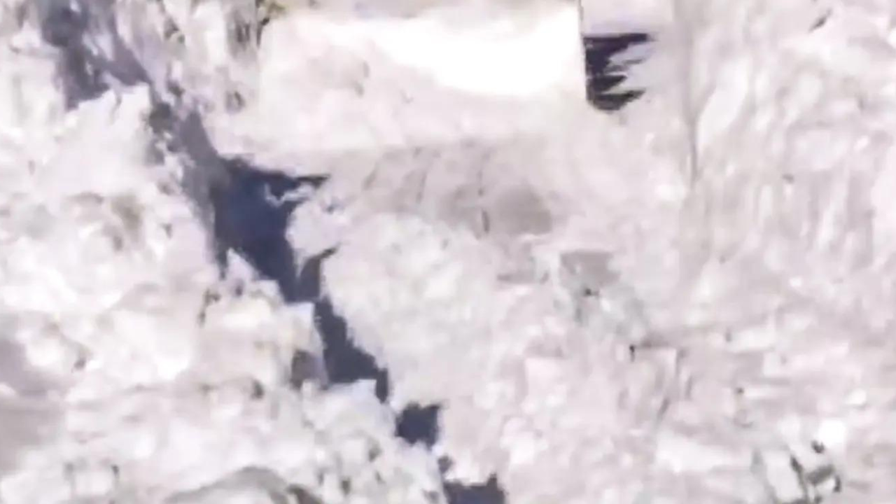 Ladakh suspends Chaddar trek as Zanskar river starts unfreezing