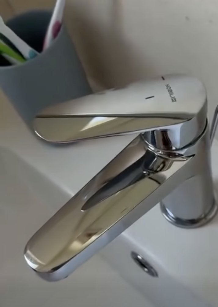 Toothpaste removes hard water marks