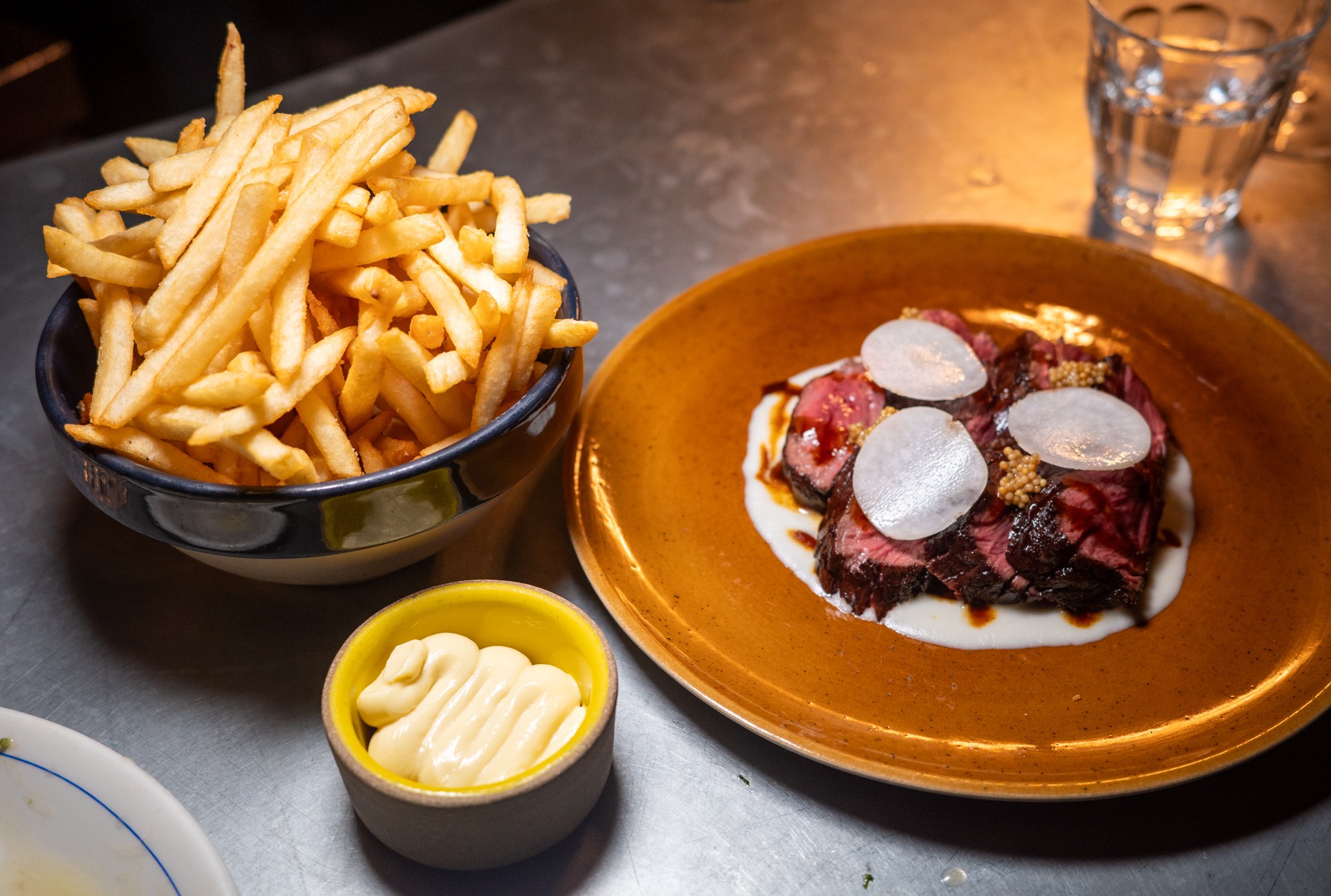 Bar Etoile is a one-way ticket to Paris in Melrose Hill