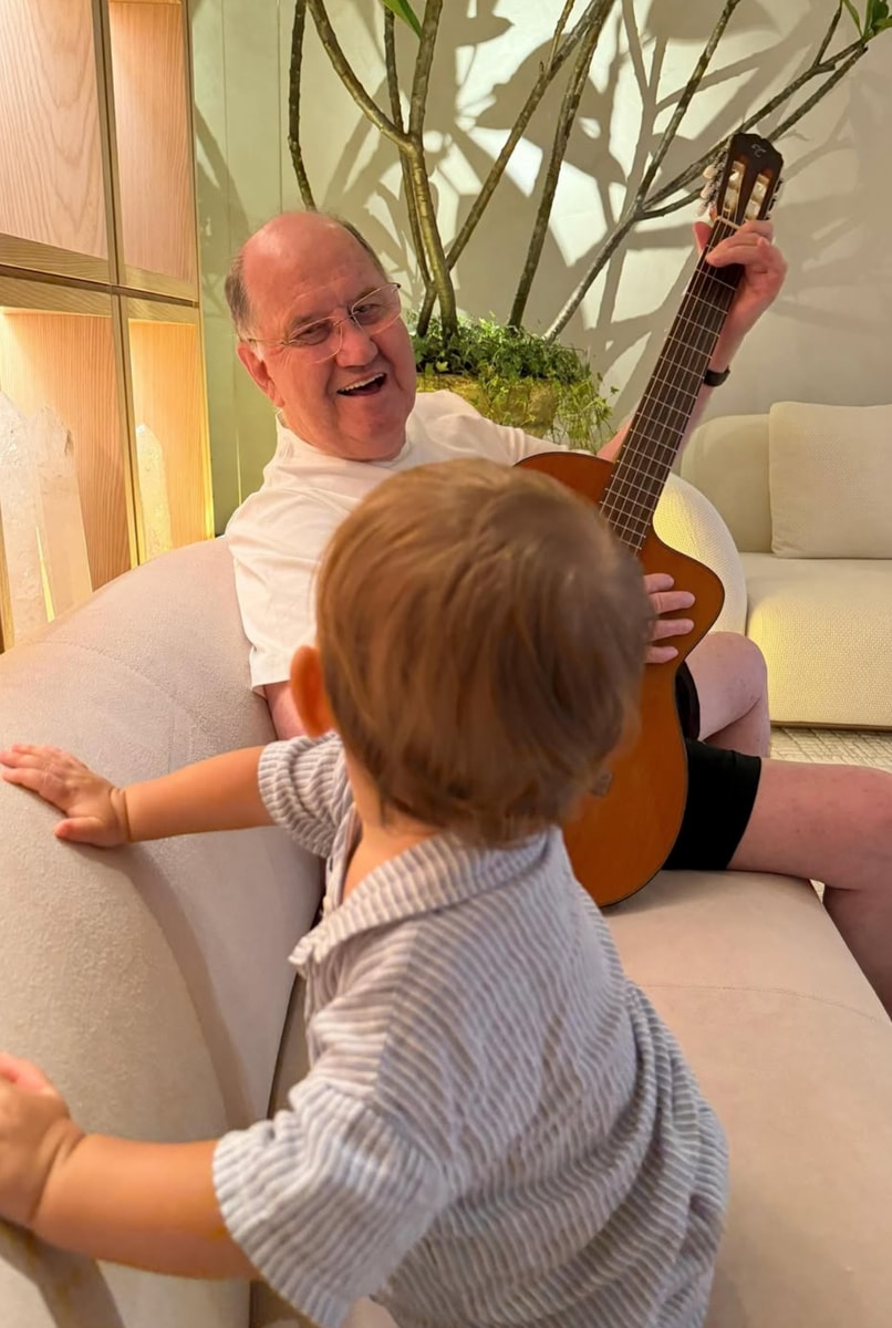 Gisele Bündchen shares rare family photos with husband Joaquim Valente ...