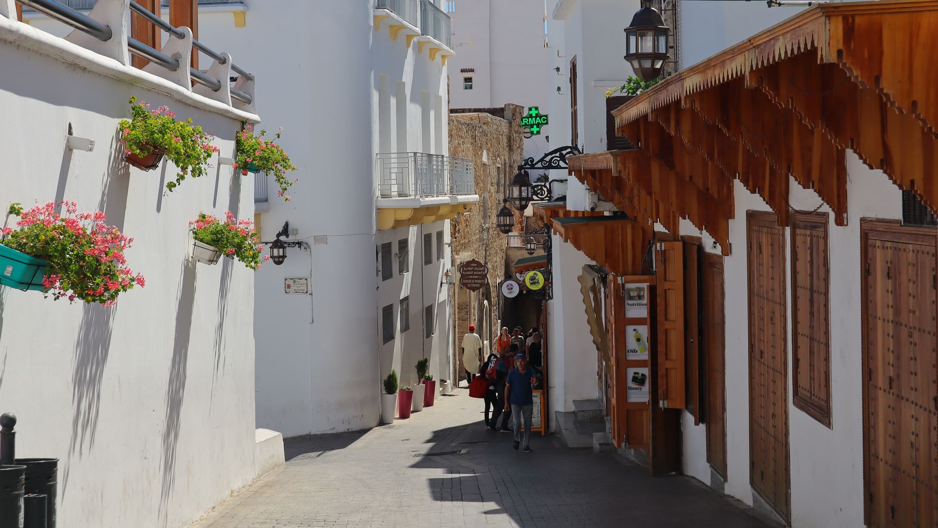 Zocos restaurados, calles vibrantes y hoteles de lujo: el nuevo Tánger ...