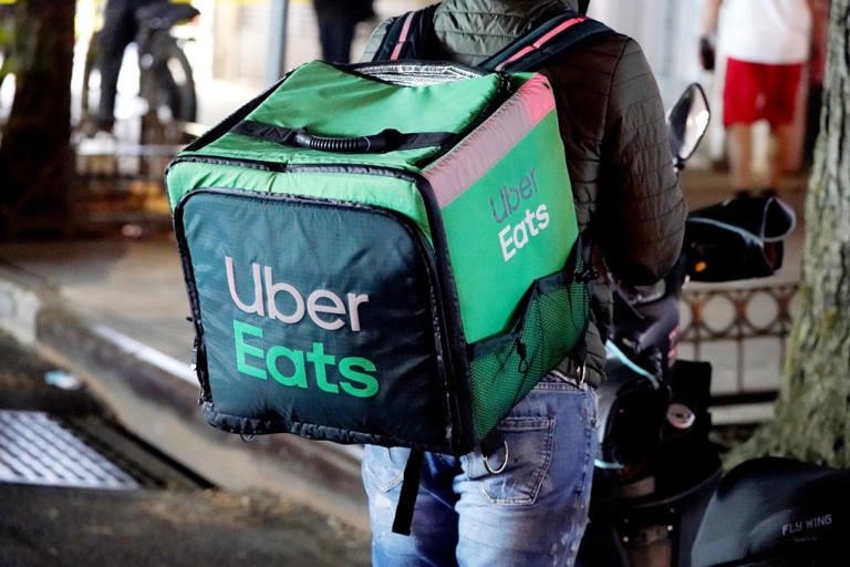 DoorDash, Uber Eats erased $550M in delivery worker tips in NYC ...