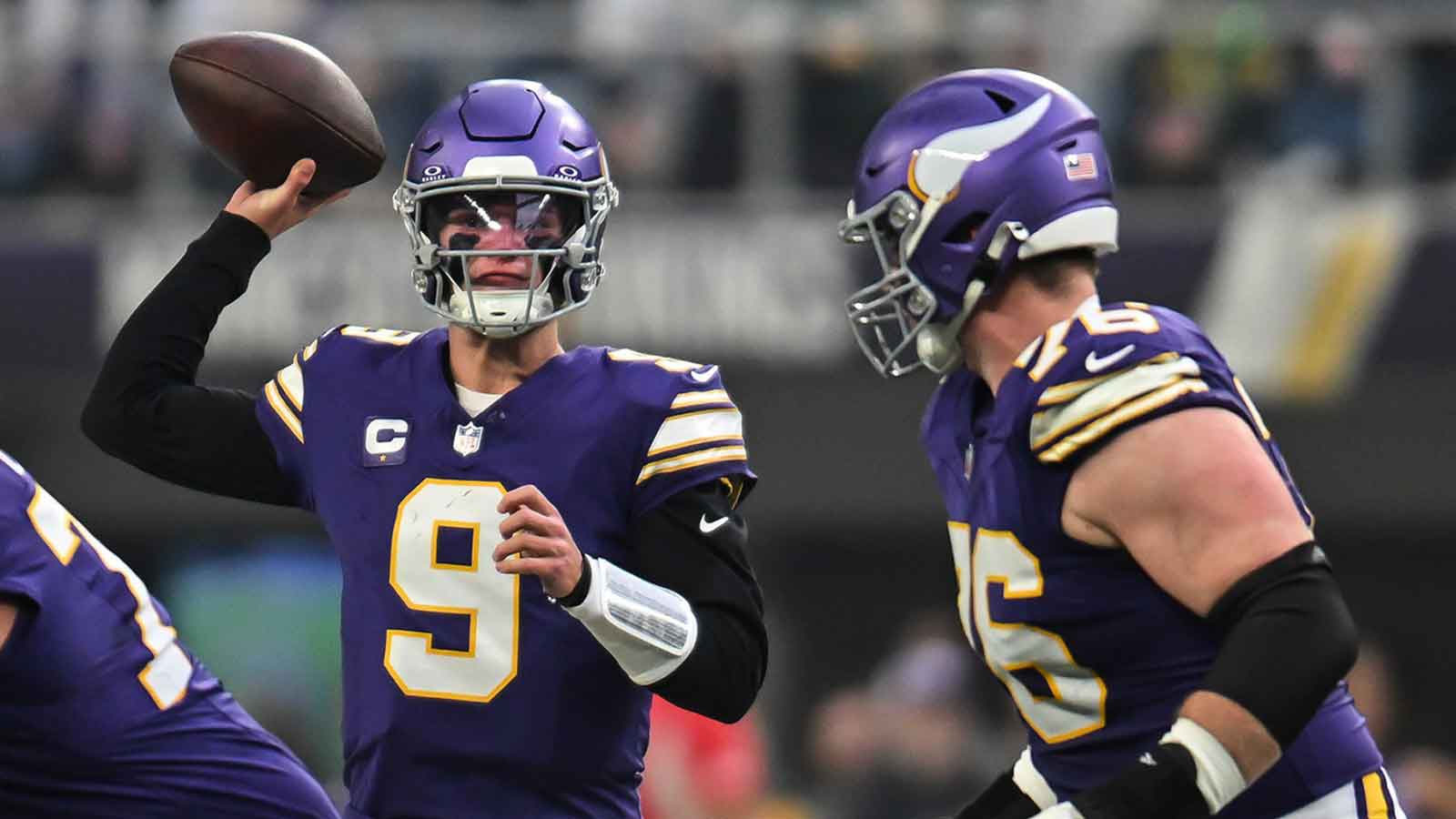 Would Vikings dare consider Aaron Rodgers again to push JJ McCarthy?