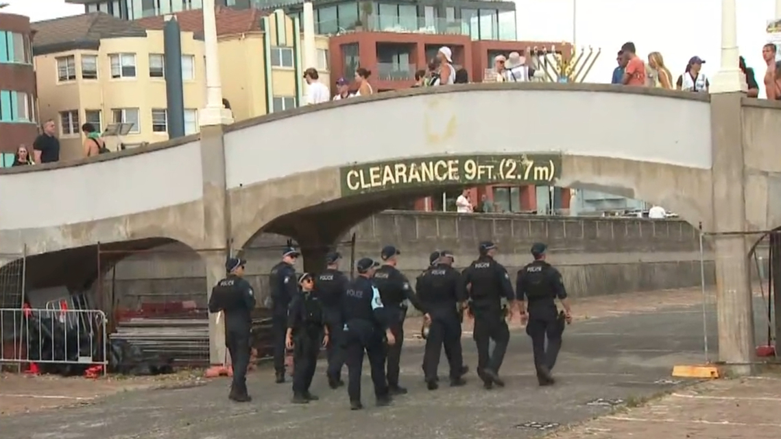 Bondi footbridge's future in the air as council meets after mass shooting