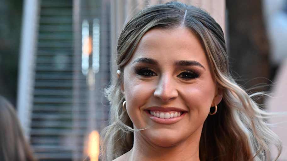 $175M Cubs star Alex Bregman's wife Reagan steals his spotlight in ...