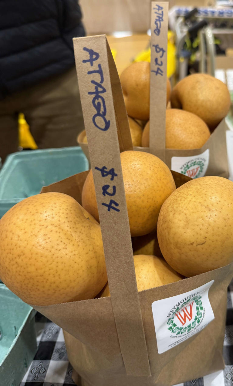 Local winery makes rare Asian pear ice wine