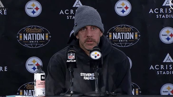 Aaron Rodgers defends Mike Tomlin following wild card loss