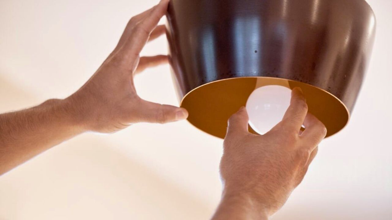 The safest way to set up backup lighting without turning your house ...