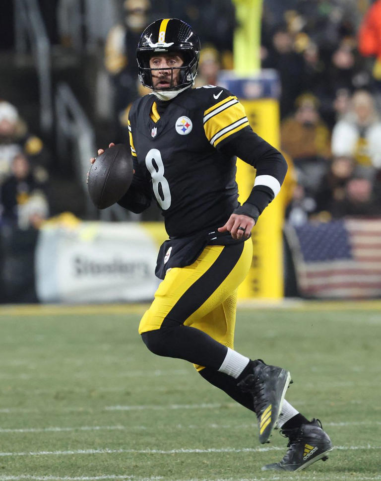 Aaron Rodgers, 42, retirement update as NFL legend's season comes to an end