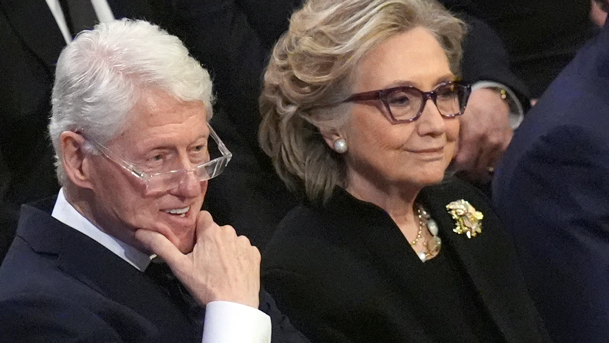 Los Clinton, desafiantes frente a su citación por el caso Epstein: "Si ...