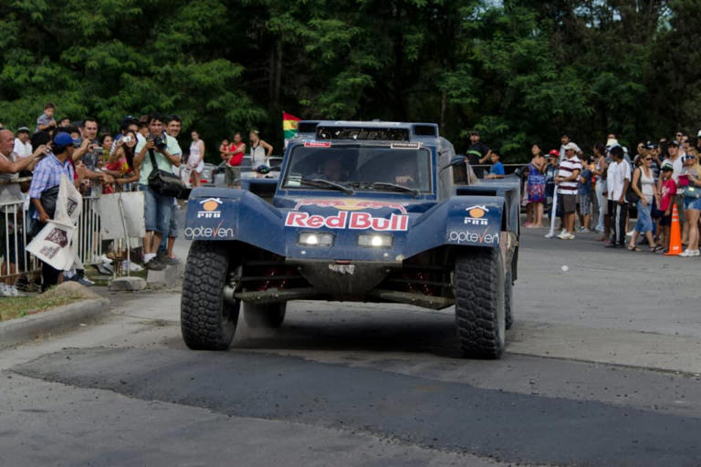 F1 driver Carlos Sainz sends message to his father as he competes for ...