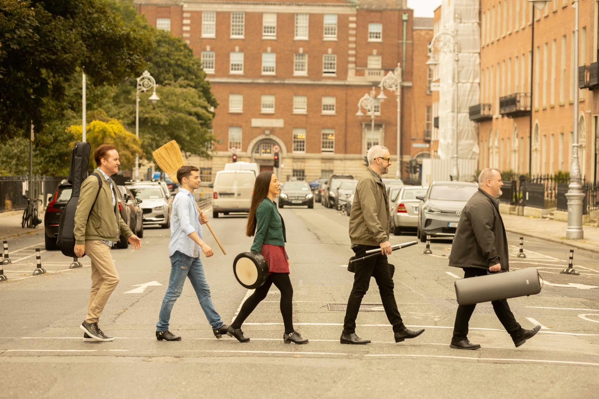 The Irish House Party: A traditional song-and-dance celebration dating ...