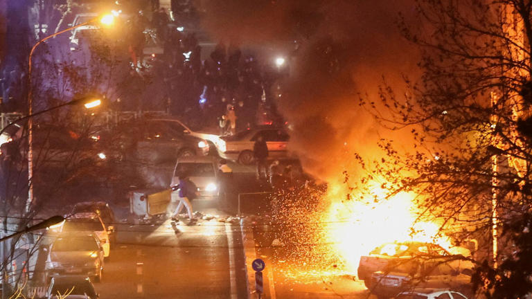 Trump makes Iran pledge as more than 2,000 protesters reported killed