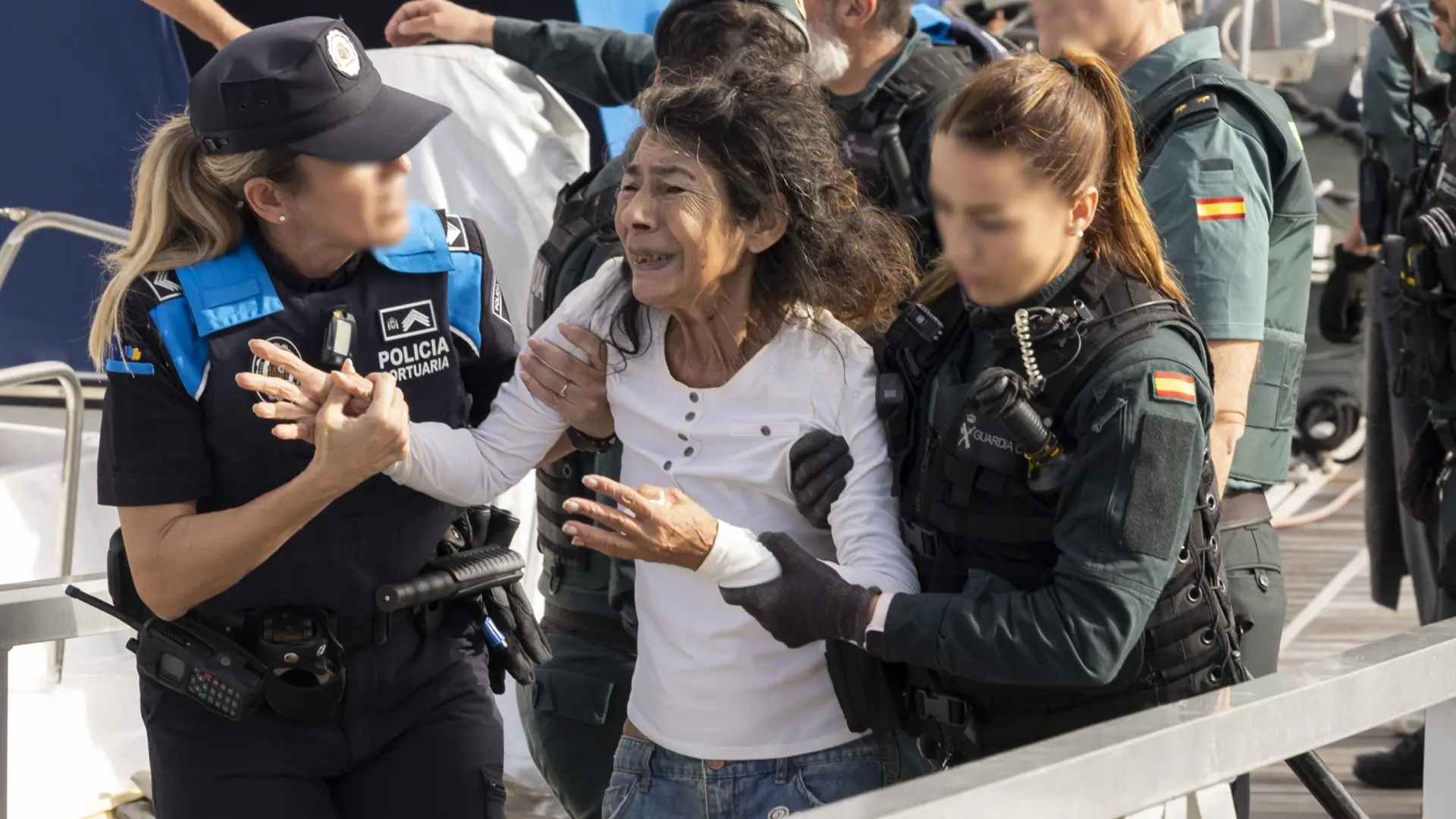 Desahucian a una mujer de 71 años que vivía en un velero en el puerto ...