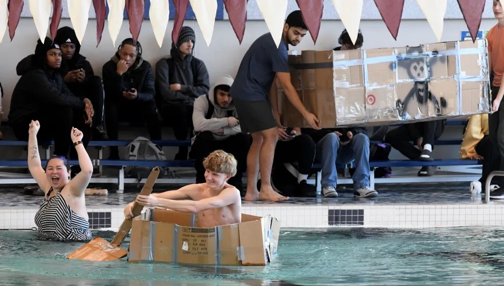 Photo gallery: Case students put their physics knowledge to the test ...