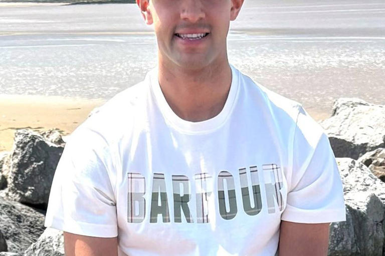 Pilot killed in horror M62 crash got married in Vegas just three months ...