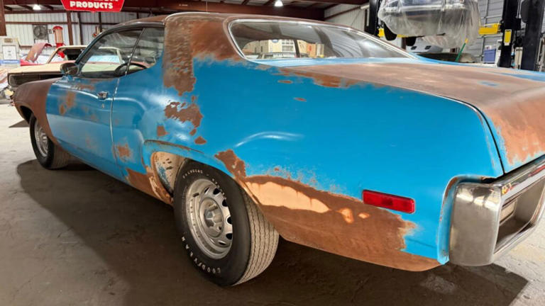 Petty Blue 1972 Plymouth Road Runner survivor for sale in Texas