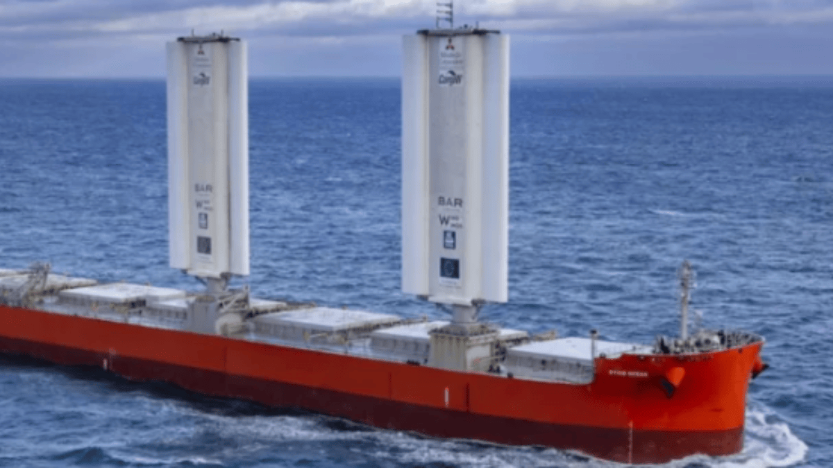 El Pyxis Ocean, el primer granelero con velas eólicas del mundo, cruza ...