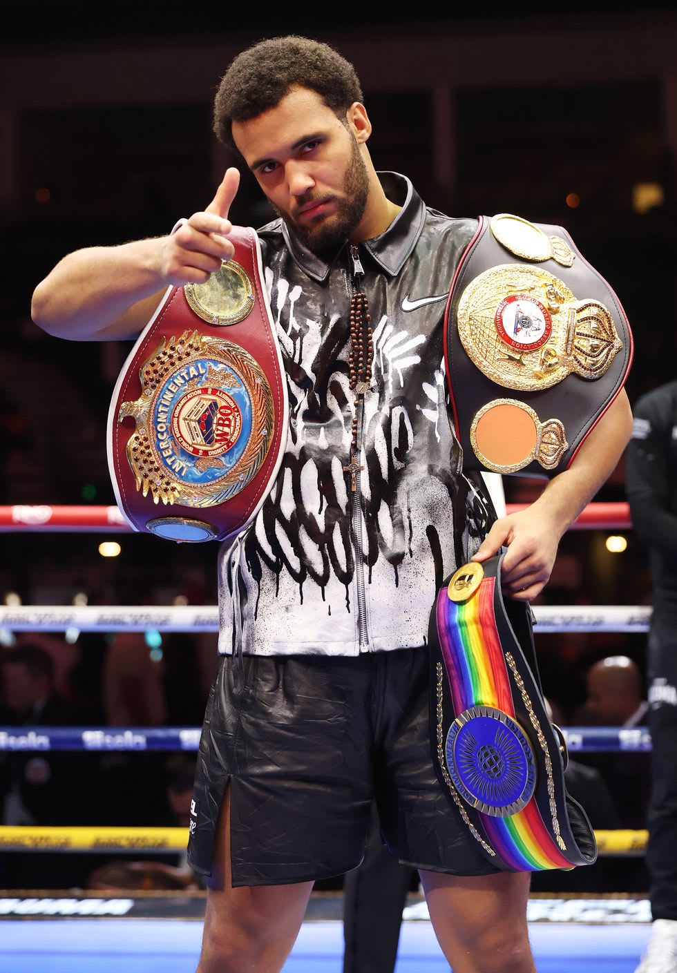 Upcoming British heavyweight boxer forced to re-scheduled fight after ...