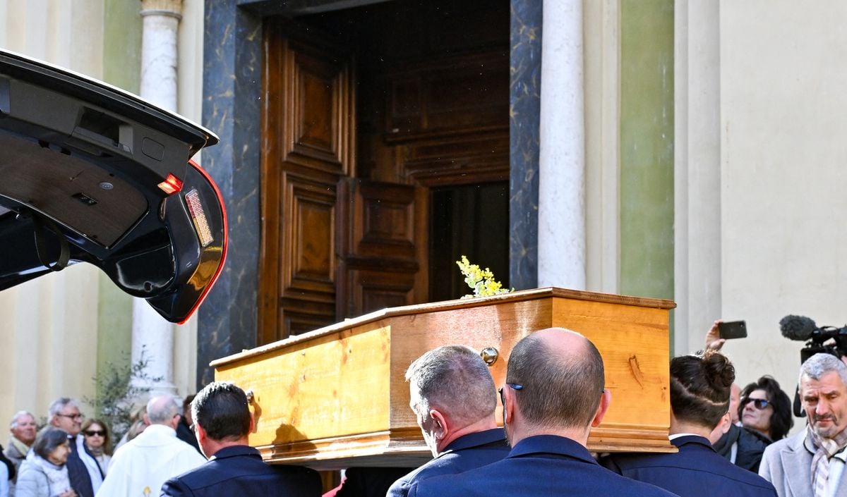 Au revoir Évelyne Leclercq : Jean-Pierre Foucault présent avec sa femme ...