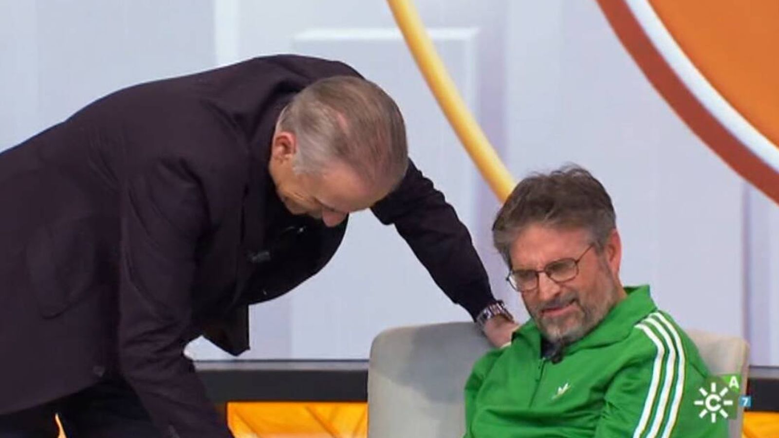 Juan y Medio, preocupado, evita que Jordi Évole sufra un ataque de ...