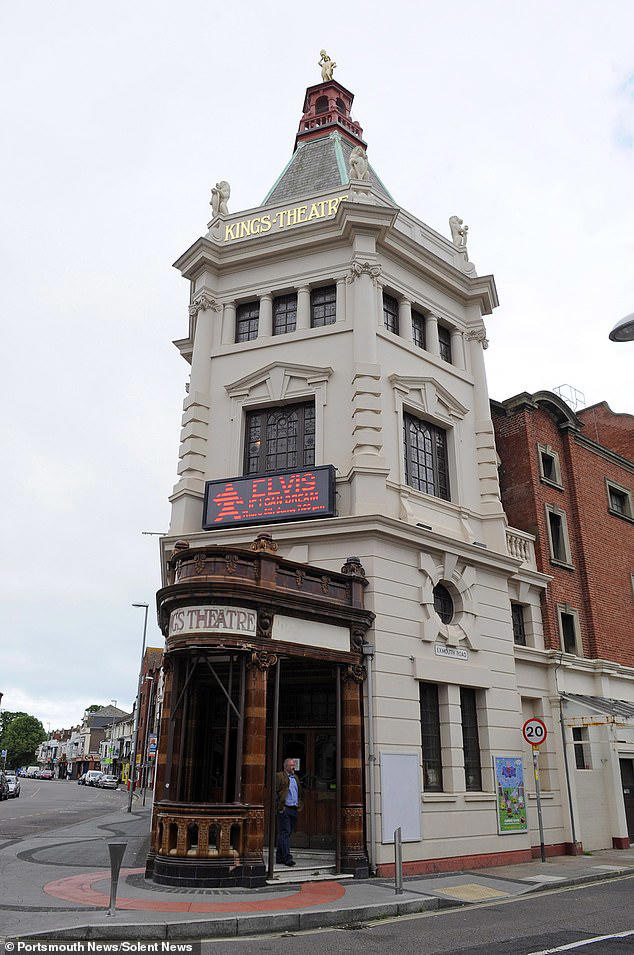 Pantomime was so funny my waters broke: pregnant NHS nurse goes into ...