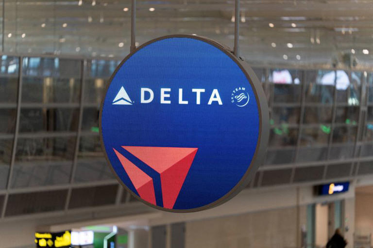 Delta forecasts earnings growth on premium travel demand, places Boeing ...