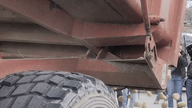 Protesting farmers dump potatoes outside French Parliament