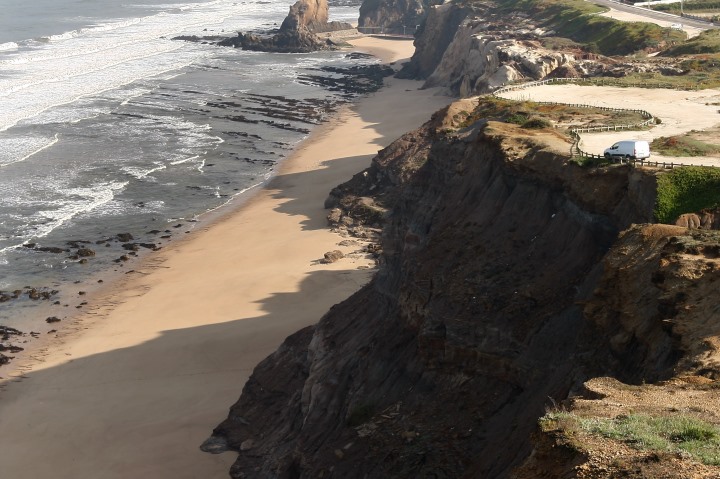 Descoberto em Torres Vedras ninho com ovos de dinossauro com150 milhões ...