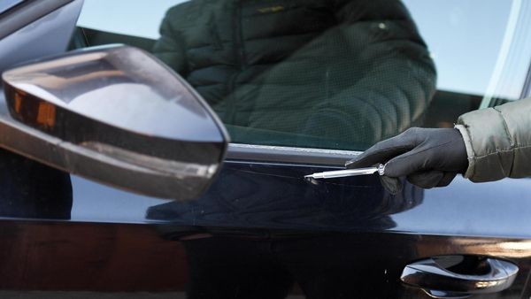 10 Autos zerstört: Rätselhafte Vandalismus-Serie beschäftigt die Polizei