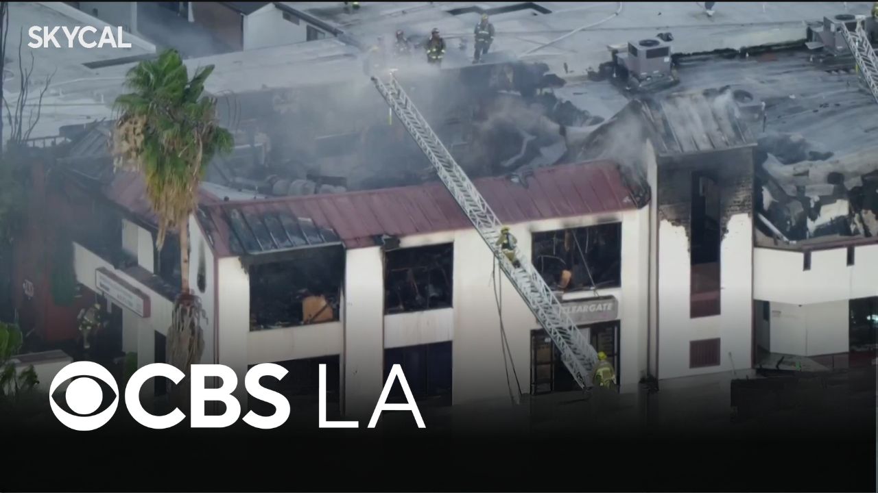 Crews extinguished large structure fire in Winnetka