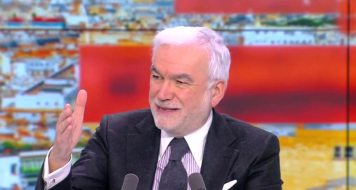« Laissez-moi parler ! » Un chroniqueur de Pascal Praud à bout, il tape ...