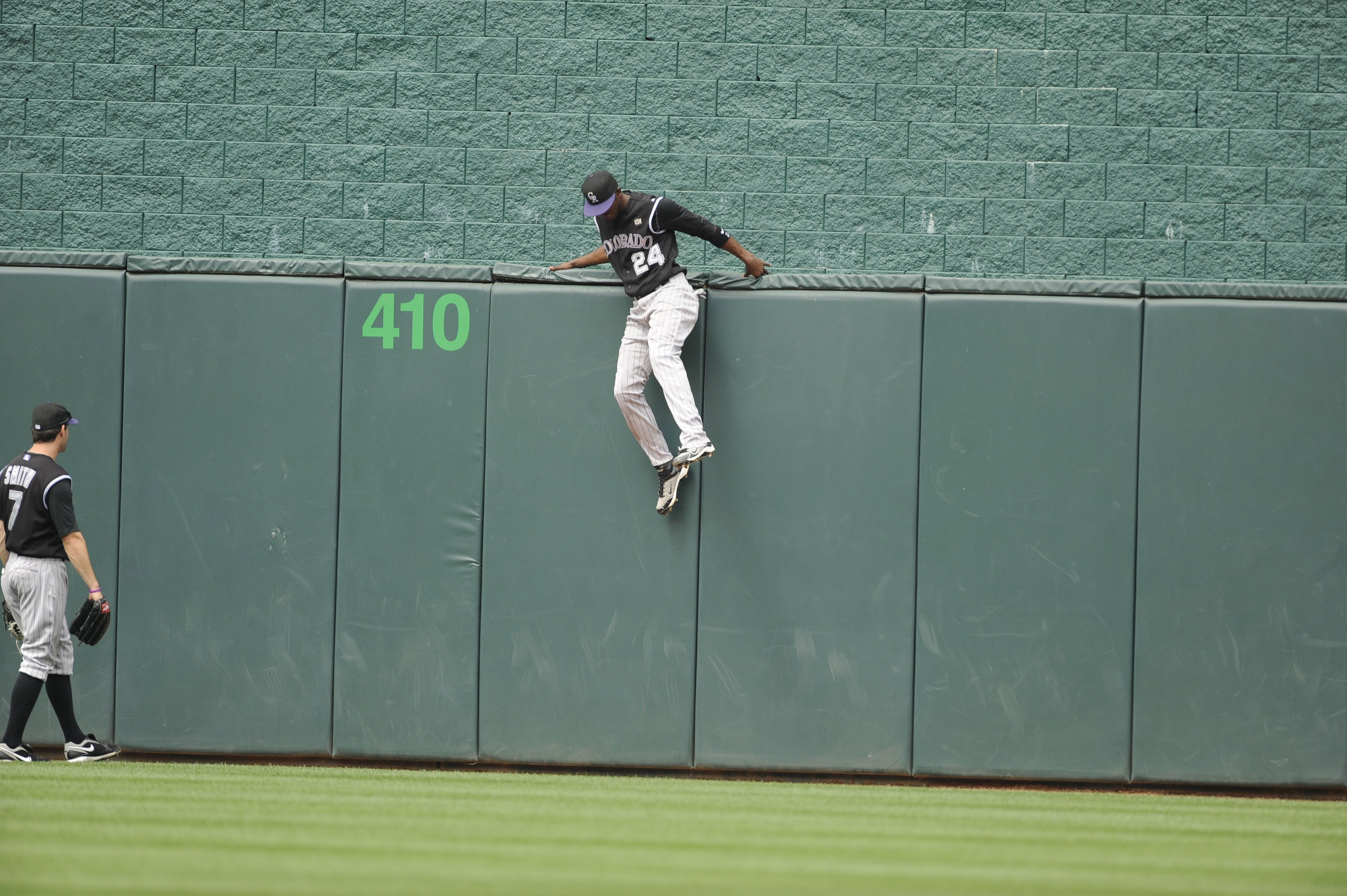 Royals to move fences in, lower height