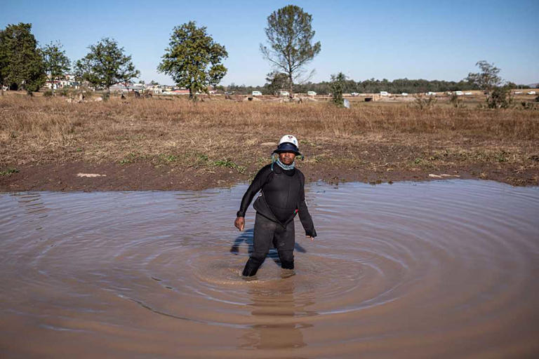 Authorities rescue Limpopo residents trapped at Mutale River