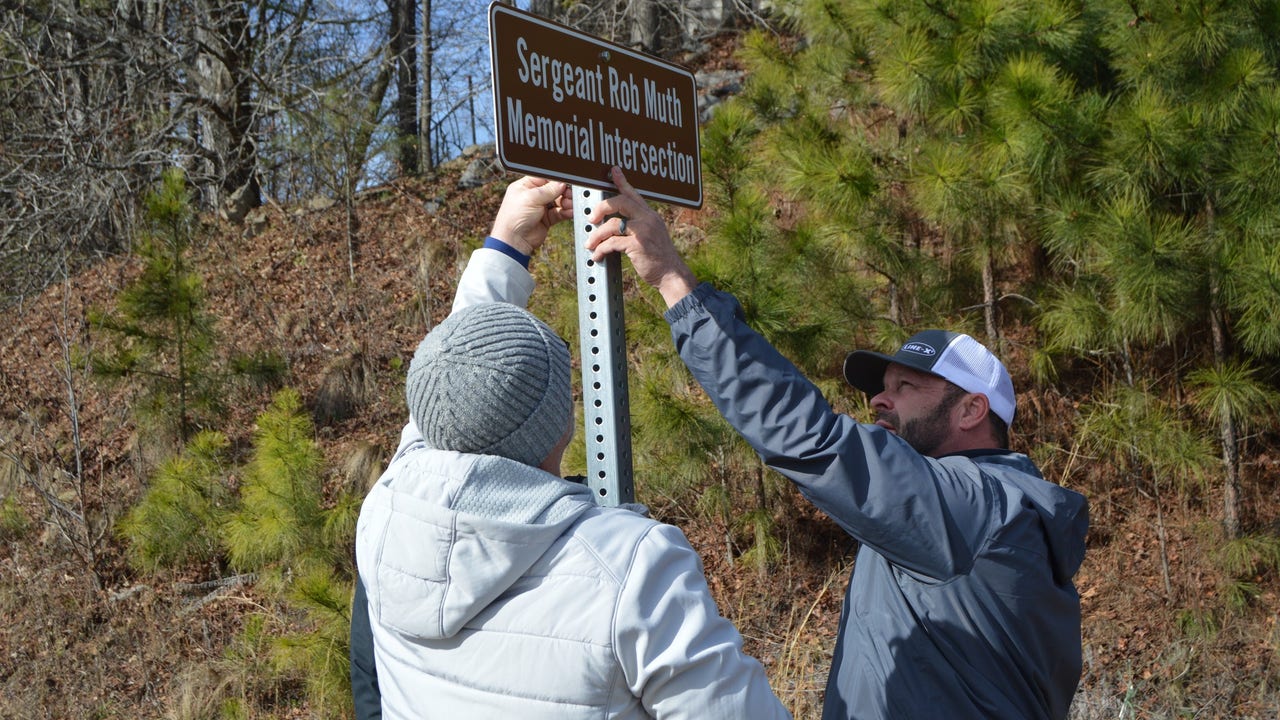 Intersection renamed for retired cop who died after Cumming Christmas ...